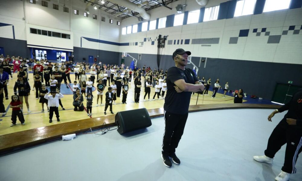 El coreógrafo de Michael Jackson, Lavelle Smith Jr., imparte master ...